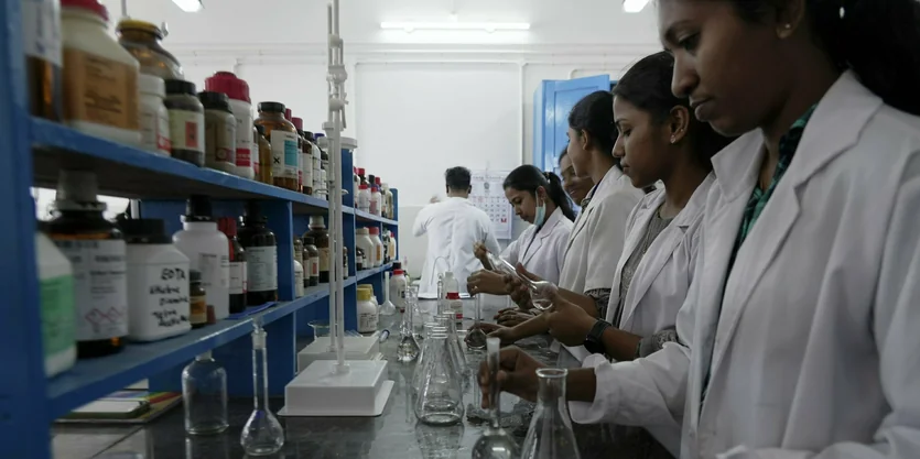 Erster Mai in Indien: 12 Stunden malochen in der Fabrik | taz.de