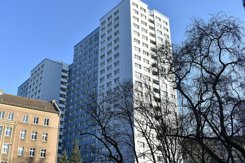 Hochhaus ohne Aufzug: 21 Etagen, 336 Stufen, kein Aufzug | taz.de
