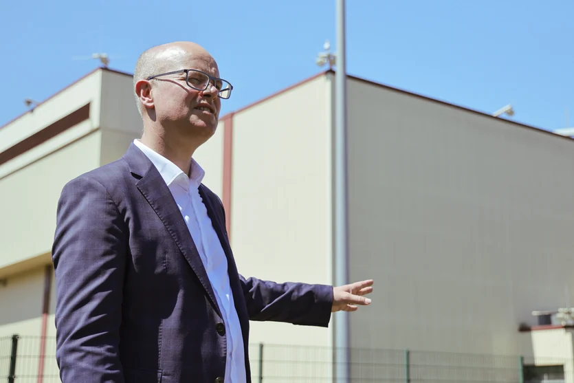 Besuch im Atommüll-Lager Brokdorf: Eine Schicht Helium für die ...